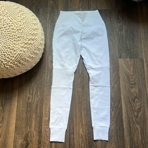 ALO Yoga | Pants & Jumpsuits | Alo White Leggings | Poshmark